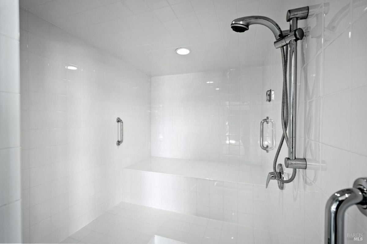26 Parts of a Bathroom Shower (2023 Guide and Diagram) – Home Stratosphere