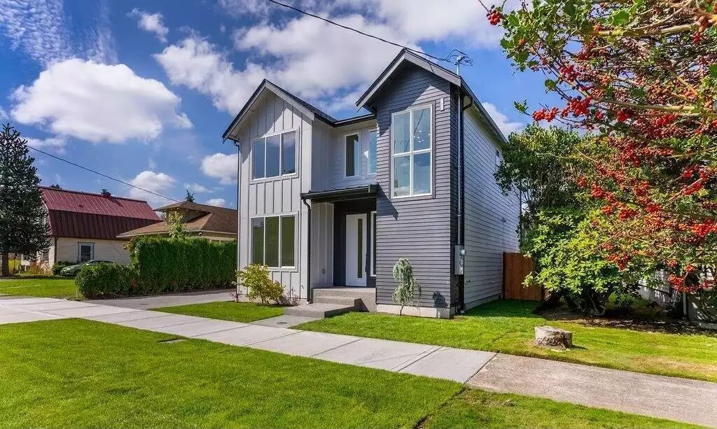 Transitional Style Two-Story 3-Bedroom Auburn Home for a Narrow Lot ...