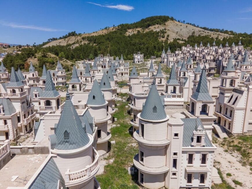 Exploring Burj Al Babas: The Enigmatic Castle Town of Turkey – Home ...
