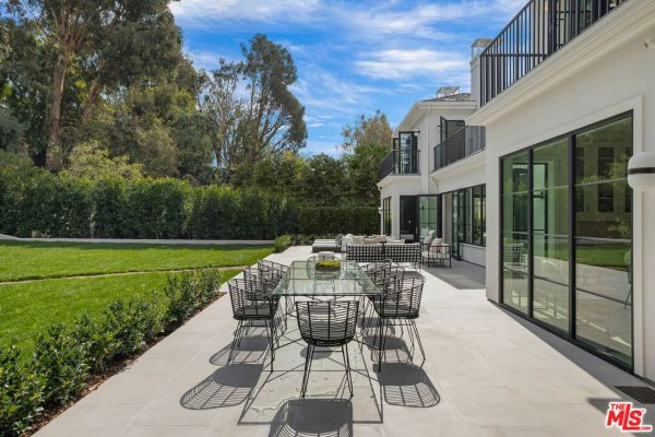5,638 Sq. Ft. Property in Los Angeles, CA ($11,750,000) – Home Stratosphere