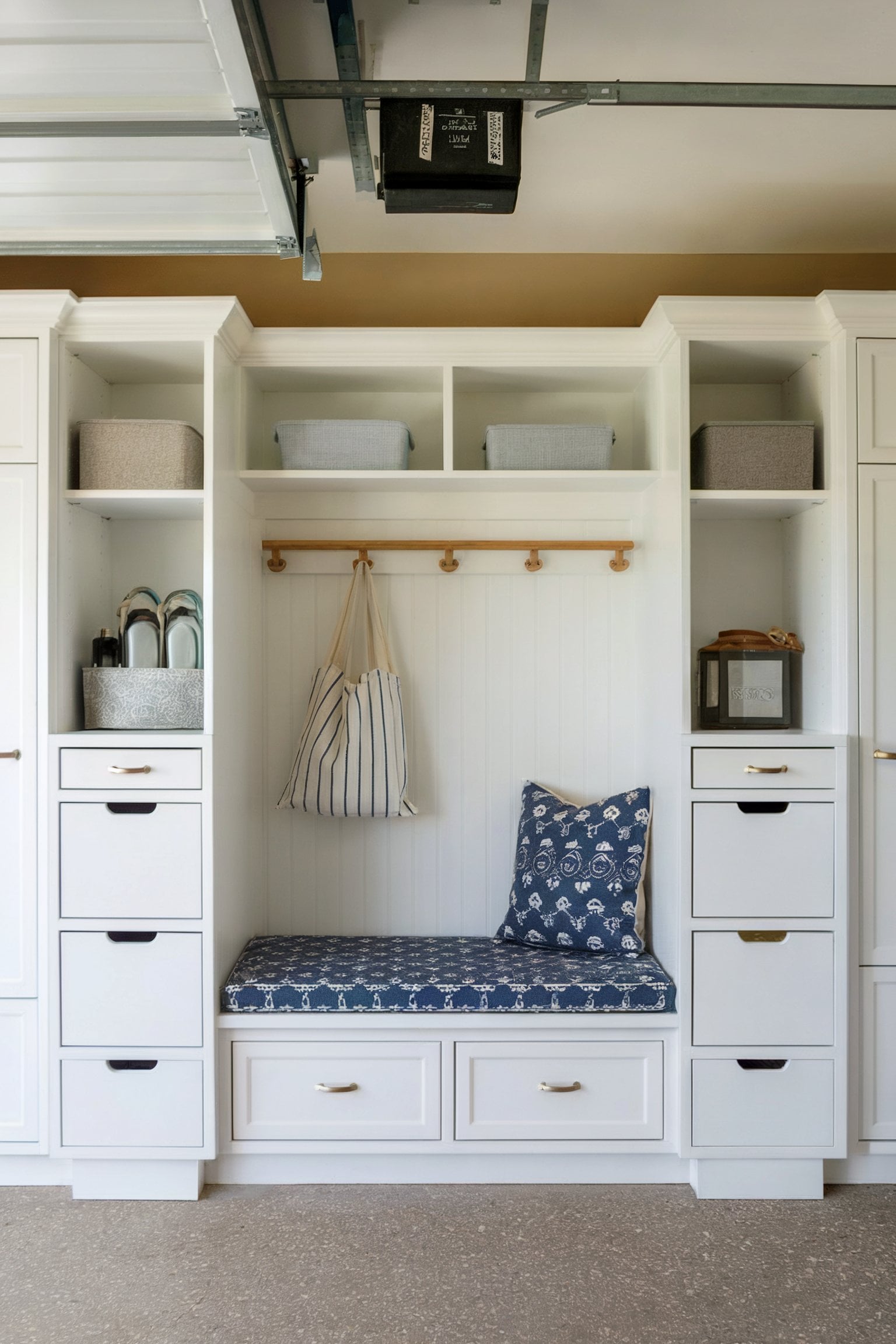 Declutter Your Garage with These 20 Inventive Garage Mudroom Ideas ...