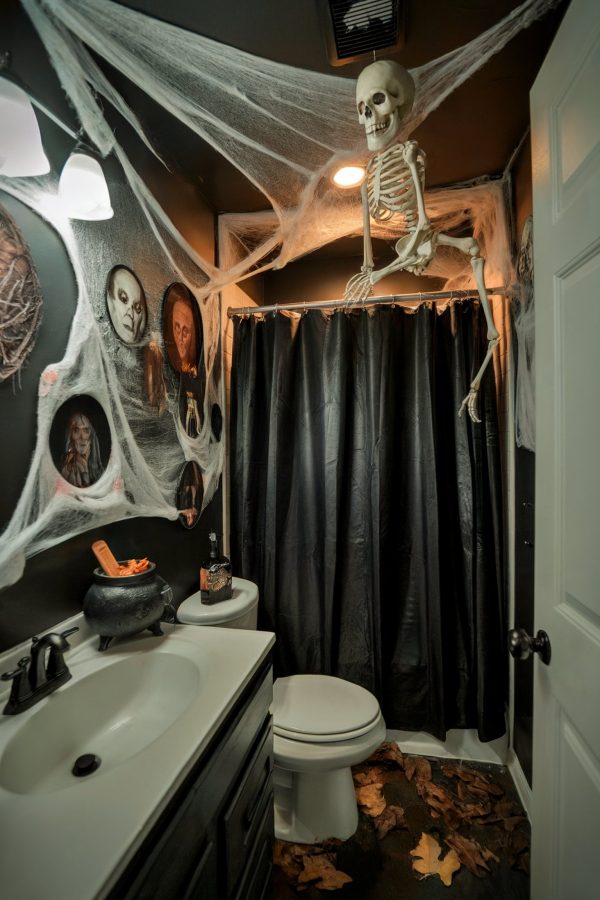22 Spooky and Fun Halloween Bathroom Decor Ideas – Home Stratosphere