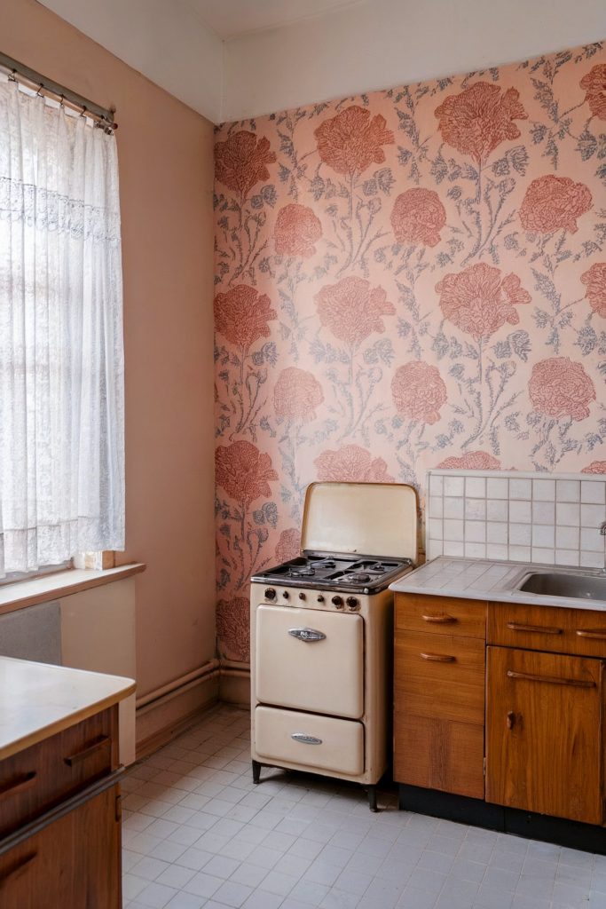 23 Kitchen Wallpaper Ideas to Add Personality and Character to Your ...