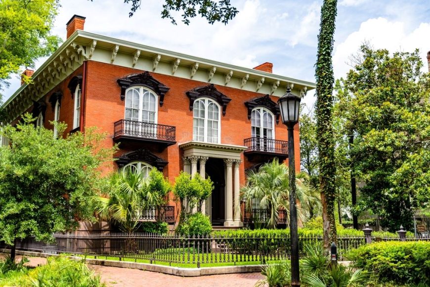 15 of the Most Picture Perfect Historic Mansions in Savannah, Georgia ...