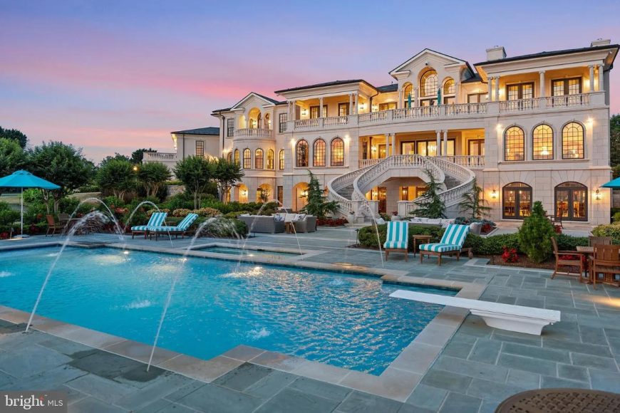 20 Mansion Deck Designs (Photos)
