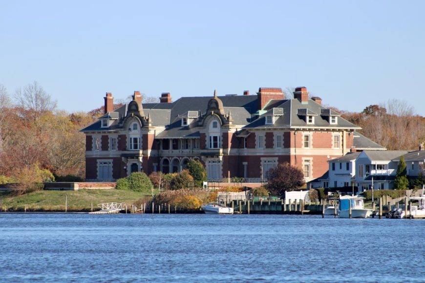 14 of the Grandest Mansions Built by Vanderbilt Family Members Over the ...