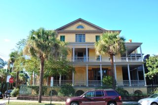 The 15 Most Breathtaking Historic Mansions in Charleston, SC – Home ...
