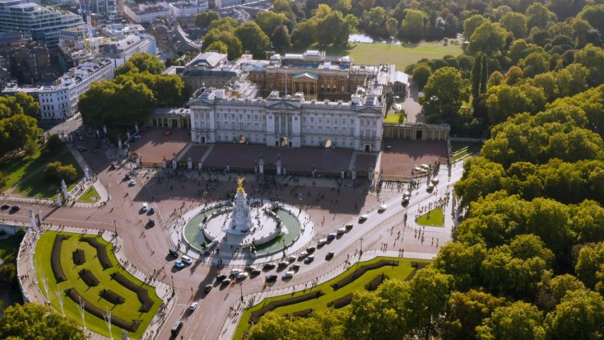 22 of the Most Magnificent Palaces and Estates Owned by the British ...