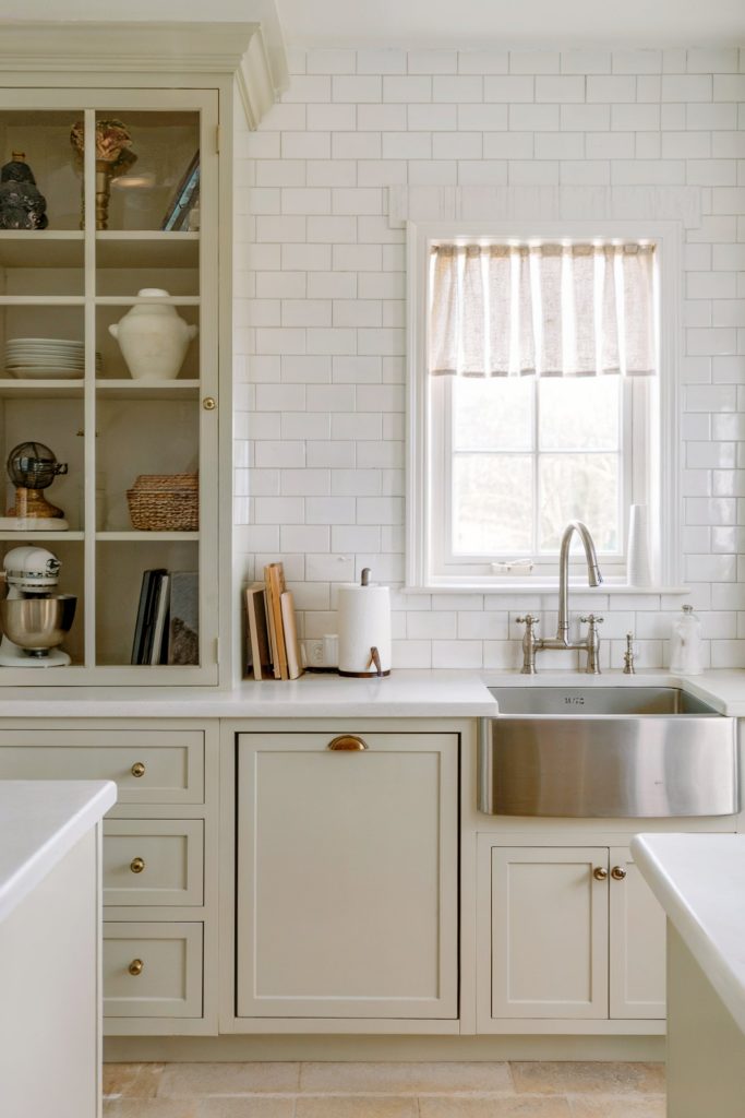 Neutral Never Looked So Good: 13 Kitchen Backsplash Ideas – Home ...