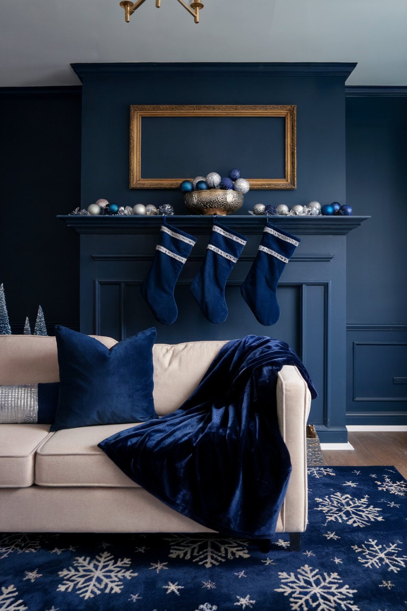 Create a Cool Holiday Vibe with 13 Blue Christmas Decor Ideas – Home ...
