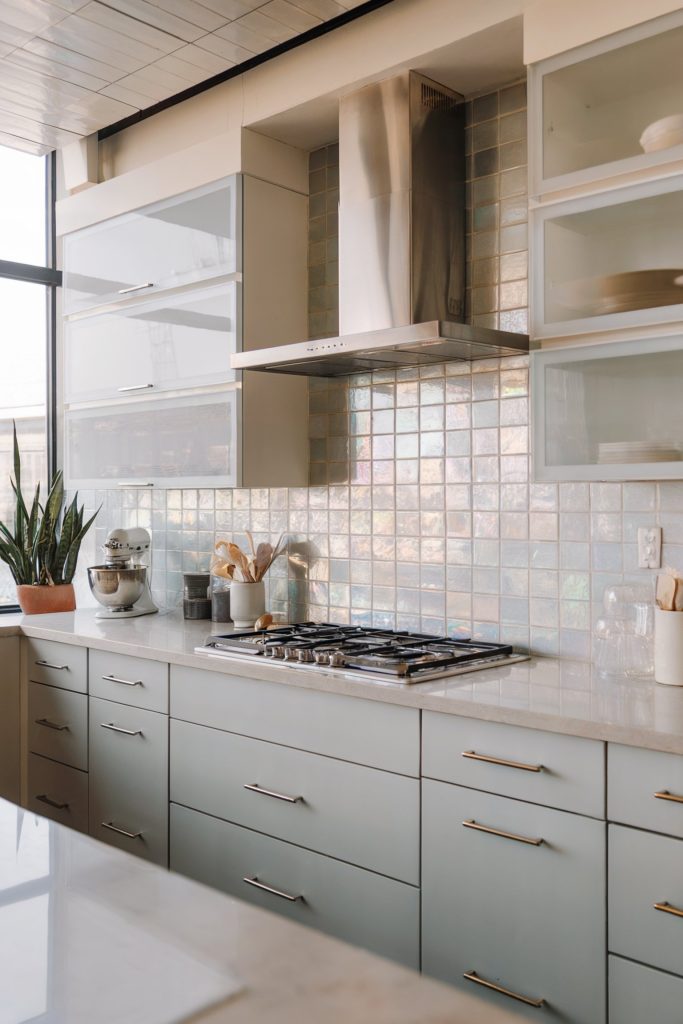 Neutral Never Looked So Good: 13 Kitchen Backsplash Ideas – Home ...