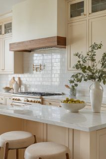 Neutral Never Looked So Good: 13 Kitchen Backsplash Ideas – Home ...