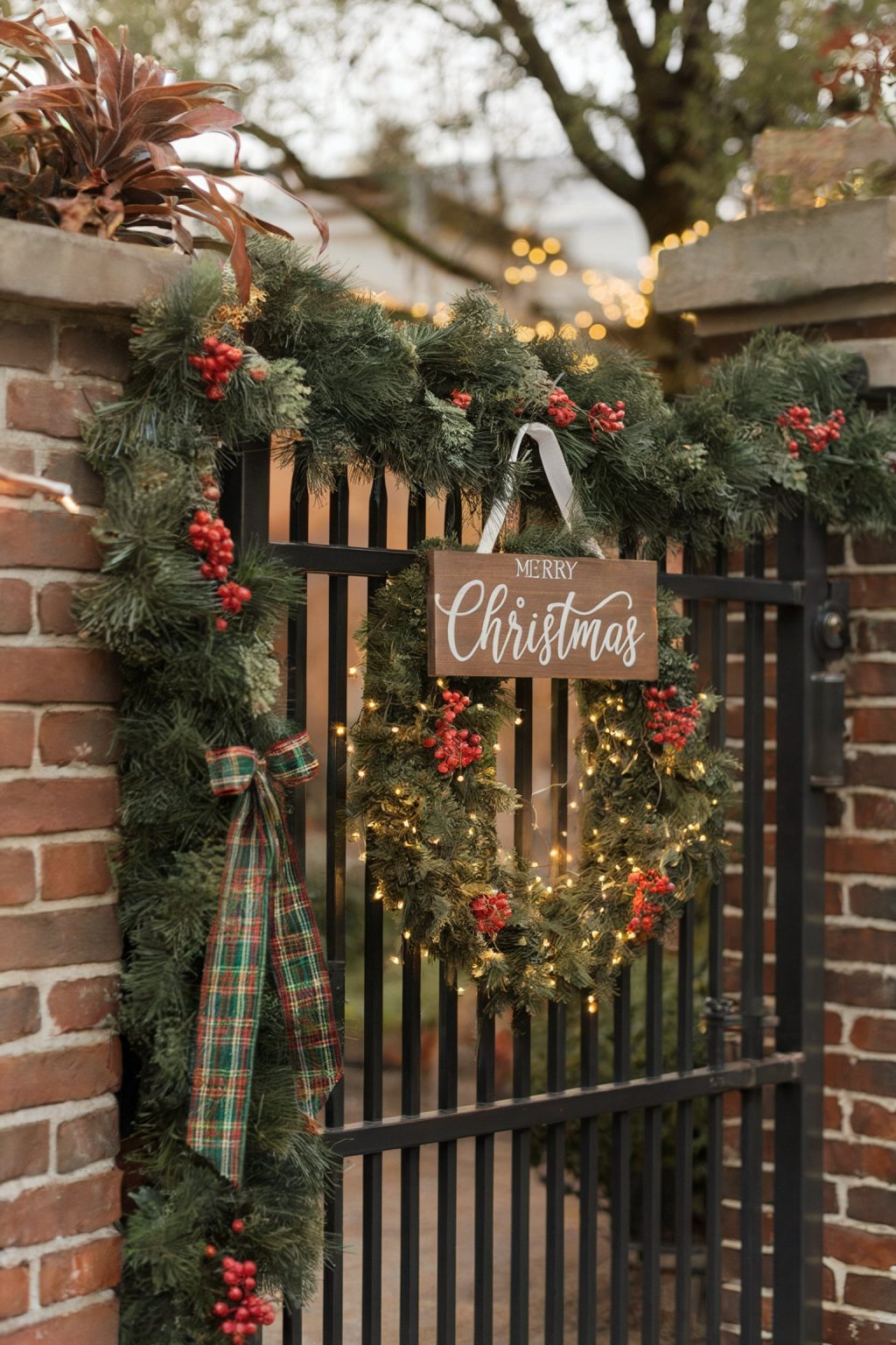 Turn Your Outdoor Space into a Holiday Showstopper: 16 Christmas Decor ...