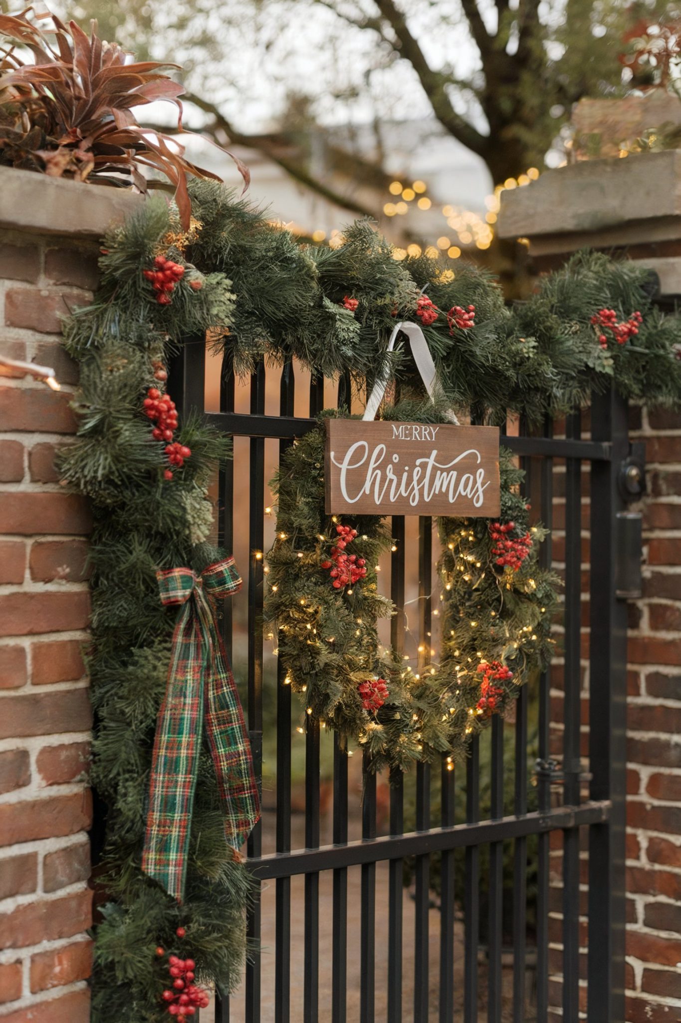 Turn Your Outdoor Space into a Holiday Showstopper: 16 Christmas Decor ...