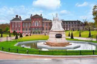 22 of the Most Magnificent Palaces and Estates Owned by the British ...