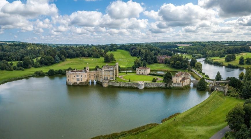 22 of the Most Magnificent Palaces and Estates Owned by the British ...