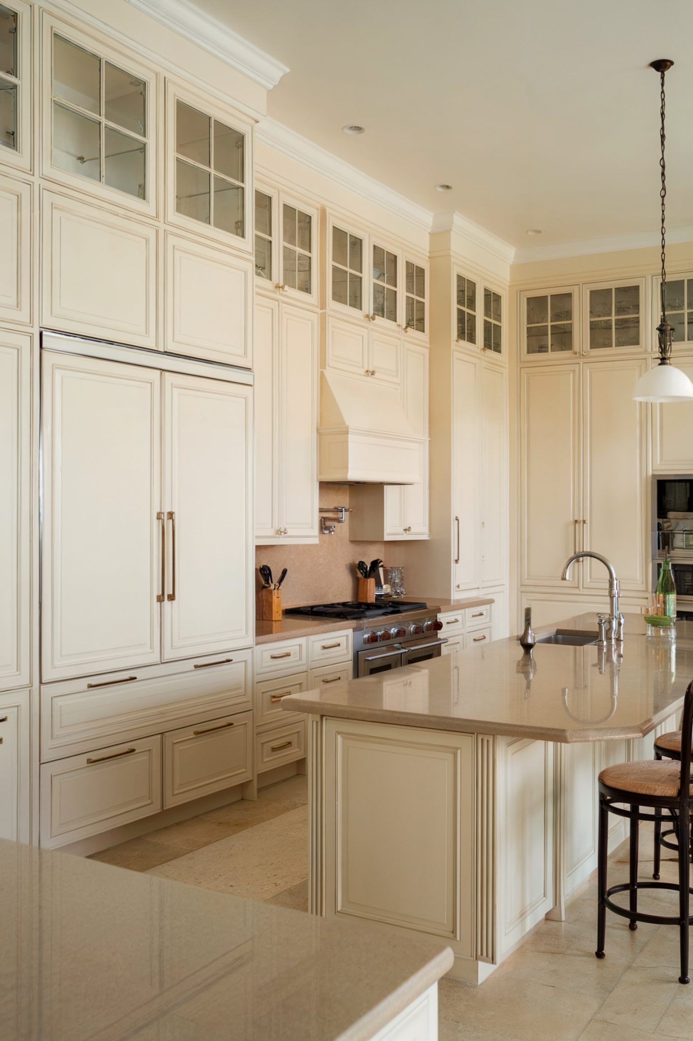 Soft & Sophisticated: 13 Cream Kitchen Cabinets to Transform Your Space ...