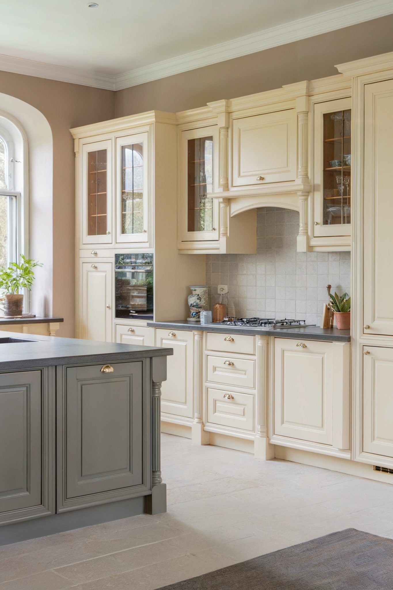 Soft & Sophisticated: 13 Cream Kitchen Cabinets to Transform Your Space ...