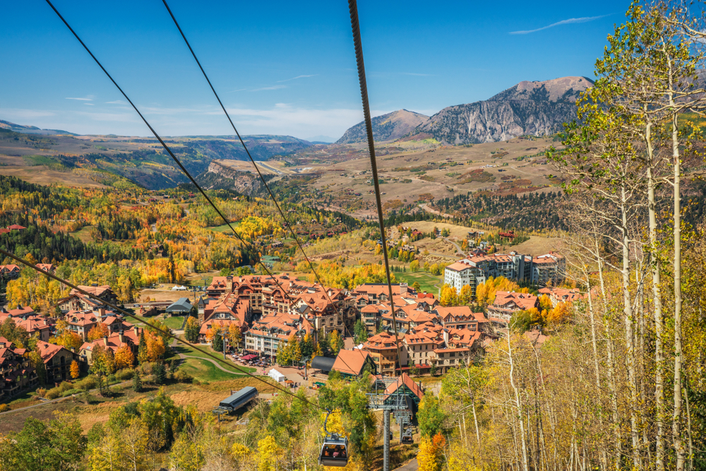20 Small Towns Famous for Their Beautiful Fall Foliage (USA) – Home ...