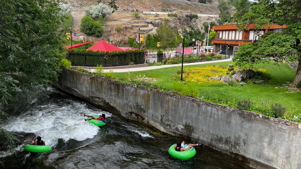 20 of the Best Towns for Natural Hot Springs Across the USA