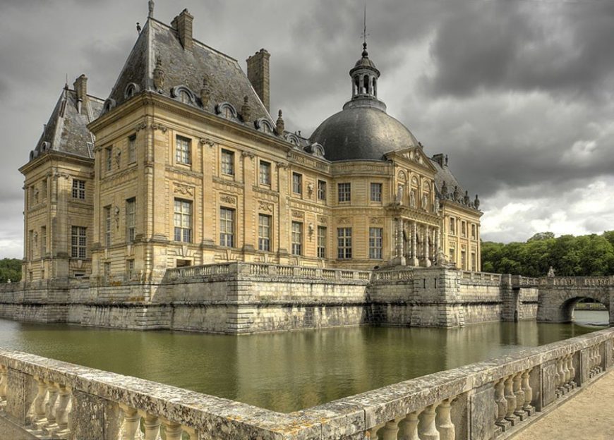 11 Fortress-Like Mansions Designed by French Baroque Architect Louis Le ...