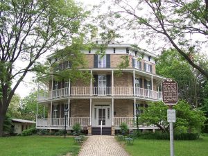 16 Historic Mansions in Wisconsin Built By Beer Barons, Lumber Kings ...