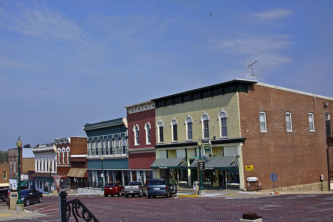 15 Iconic Small Towns in the Midwest USA with Perfectly Preserved Main ...