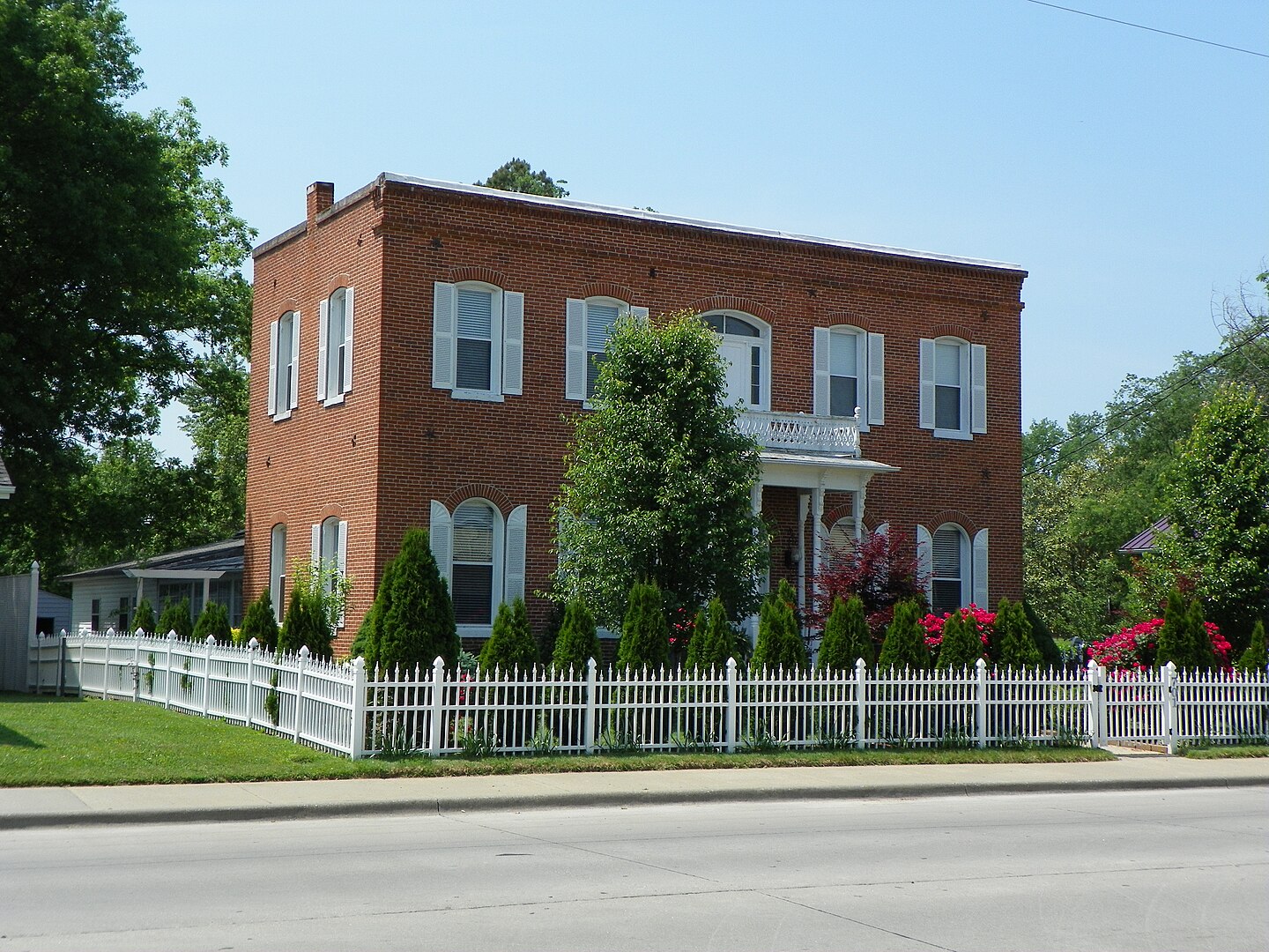 18 of the Best Small Towns in Missouri’s Cave Country for Spectacular ...