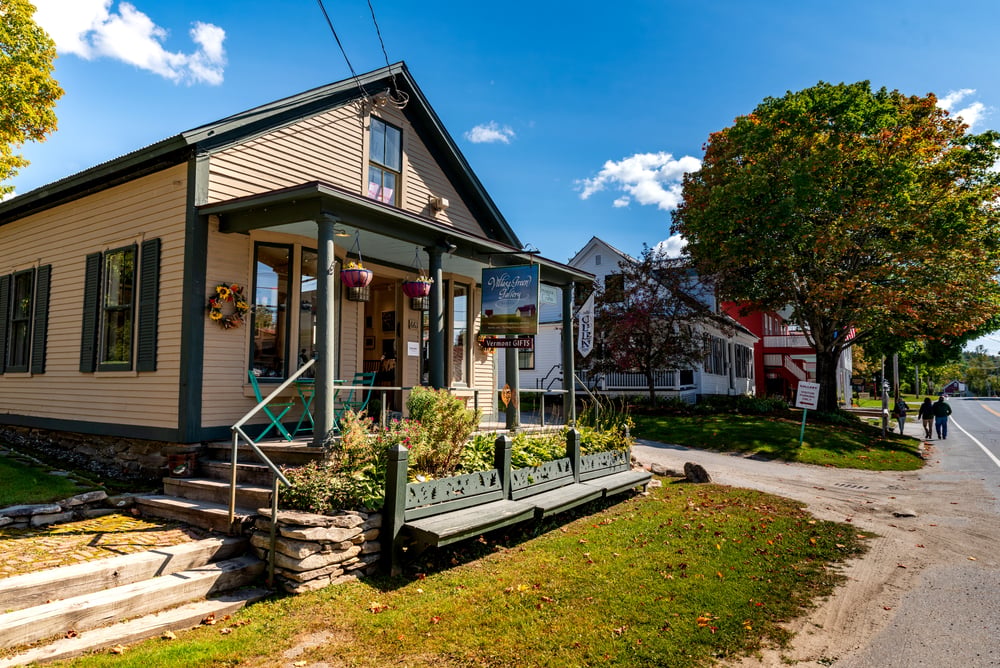 15 Small Towns in the USA Where Local Theater Continues to Make a ...