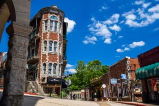 15 Small Towns in the USA Where Local Theater Continues to Make a ...