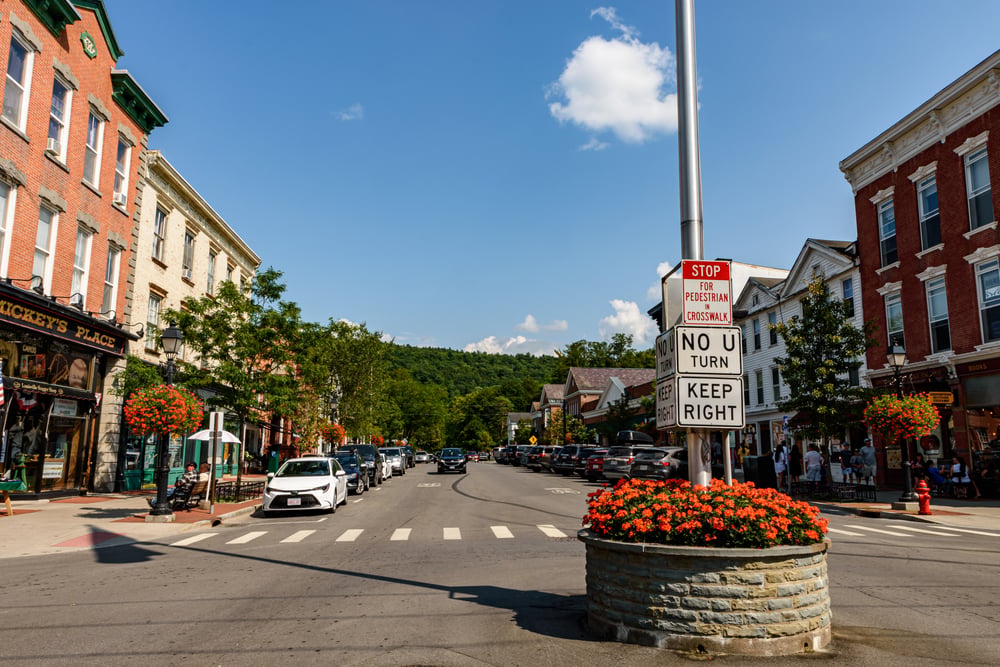 15 Small Towns in the Northeast Famous for Their Storybook Scenery ...