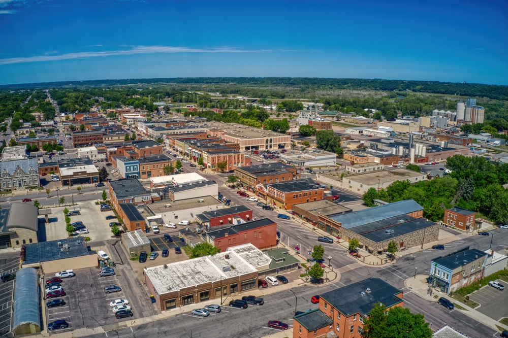 15 Iconic Small Towns in the Midwest USA with Perfectly Preserved Main ...