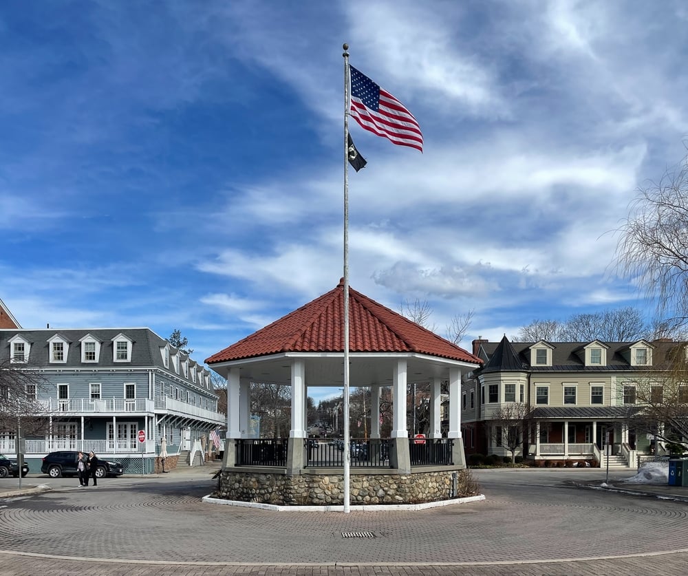15 Small Towns in the Northeast Famous for Their Storybook Scenery ...