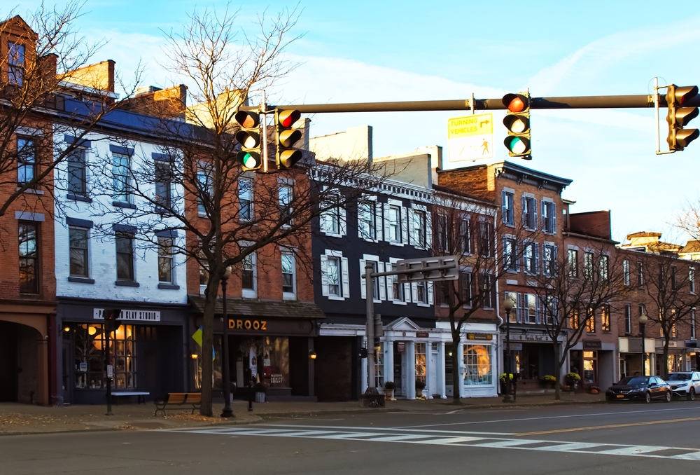 15 Small Towns in the Northeast Famous for Their Storybook Scenery ...