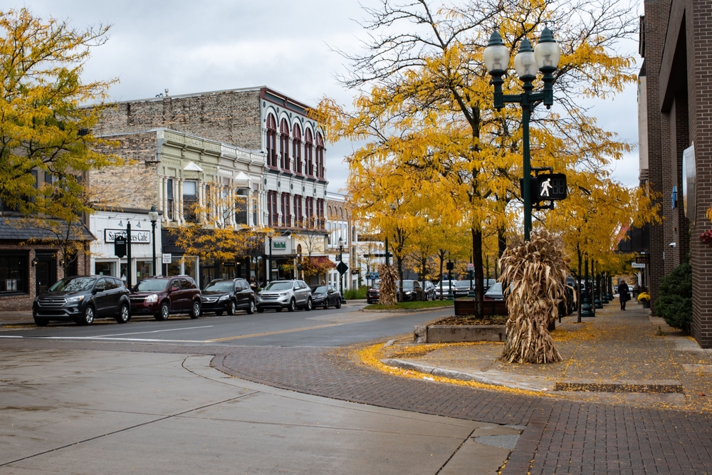 15 Iconic Small Towns in the Midwest USA with Perfectly Preserved Main ...