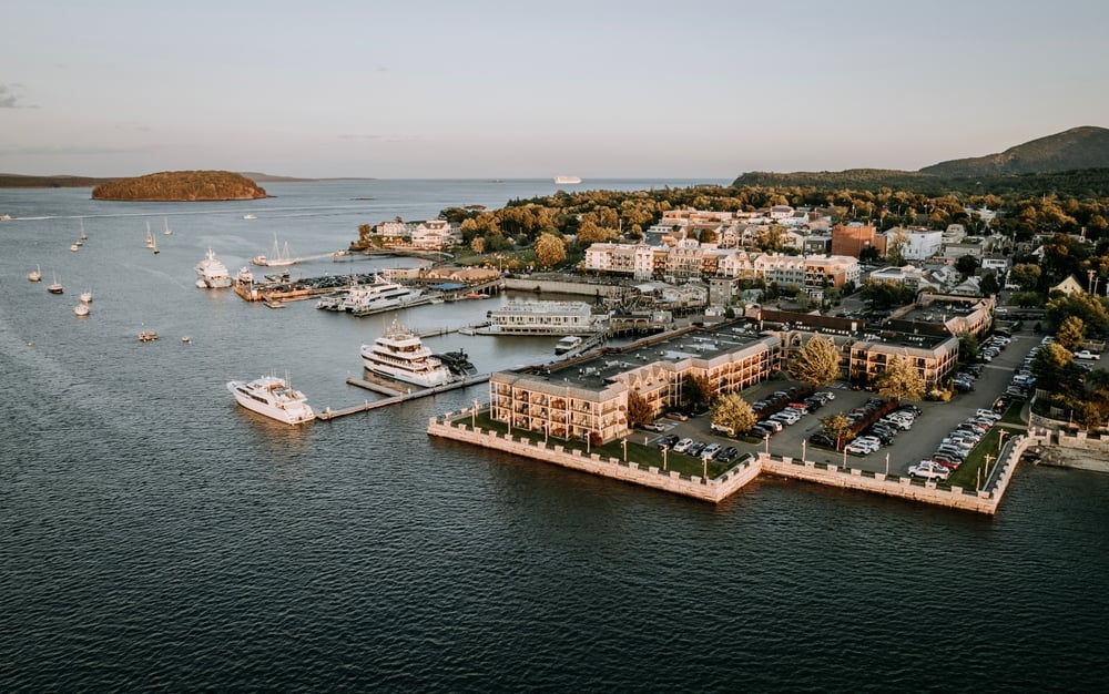 15 Small Towns in the Northeast Famous for Their Storybook Scenery ...