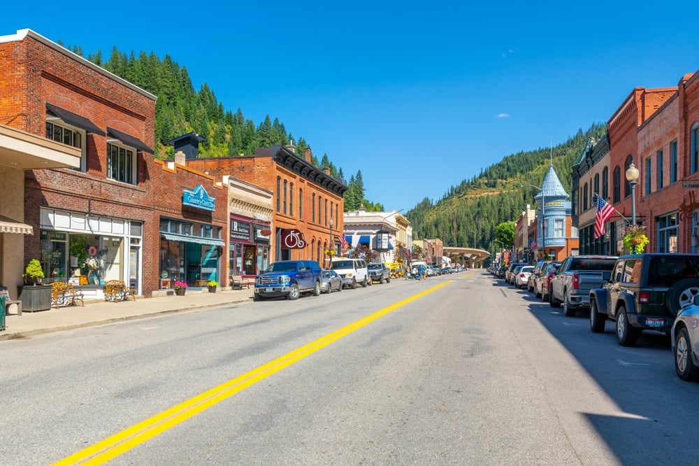 20 of the Best Small Towns in the USA with Fascinating Historic Downtowns