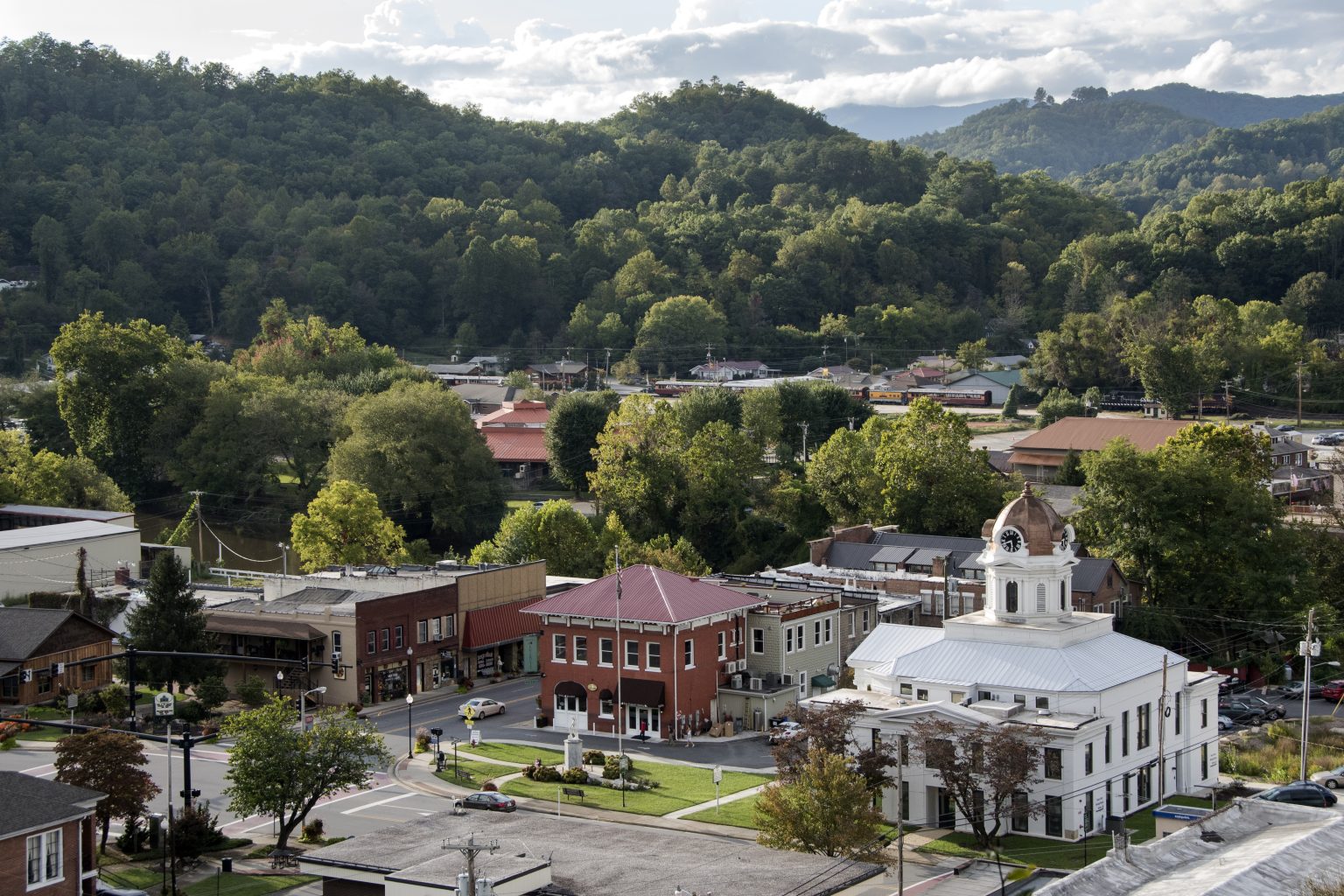 15 of the Best Small Towns in the Southeast USA with Thriving Local ...