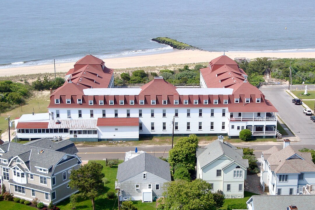 17 Small Seaside Towns Perfect for Beachcombing and Driftwood ...