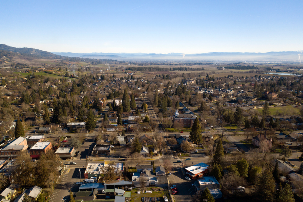 16 Small American Towns Where Charming Victorian-Era Architecture Still ...