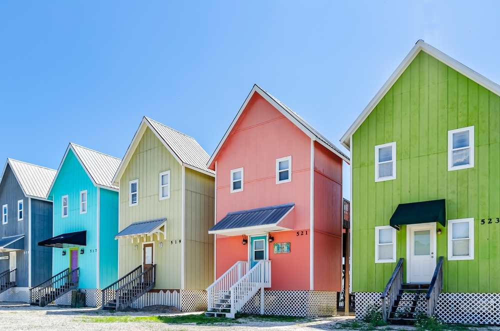 17 Small Seaside Towns Perfect for Beachcombing and Driftwood ...