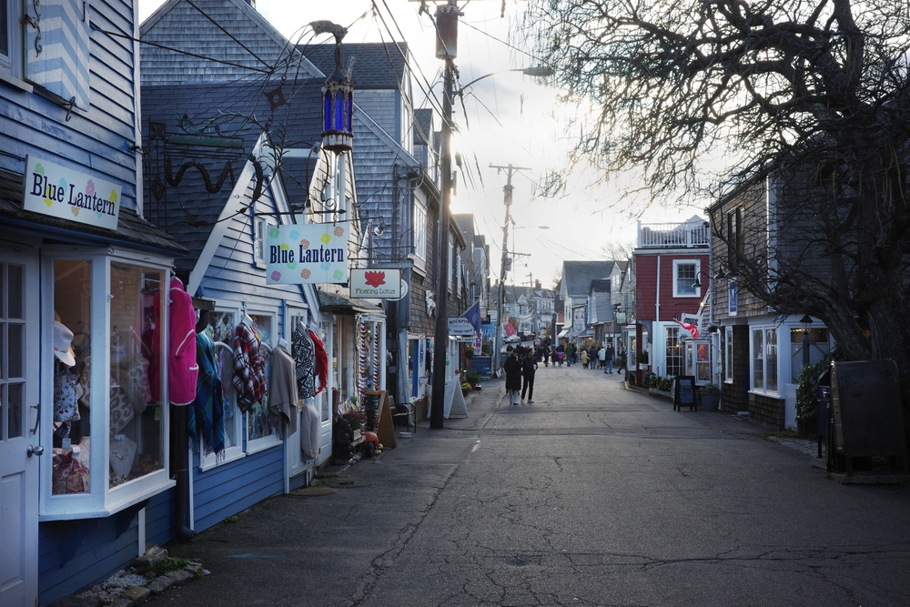 17 Small Seaside Towns Perfect for Beachcombing and Driftwood ...