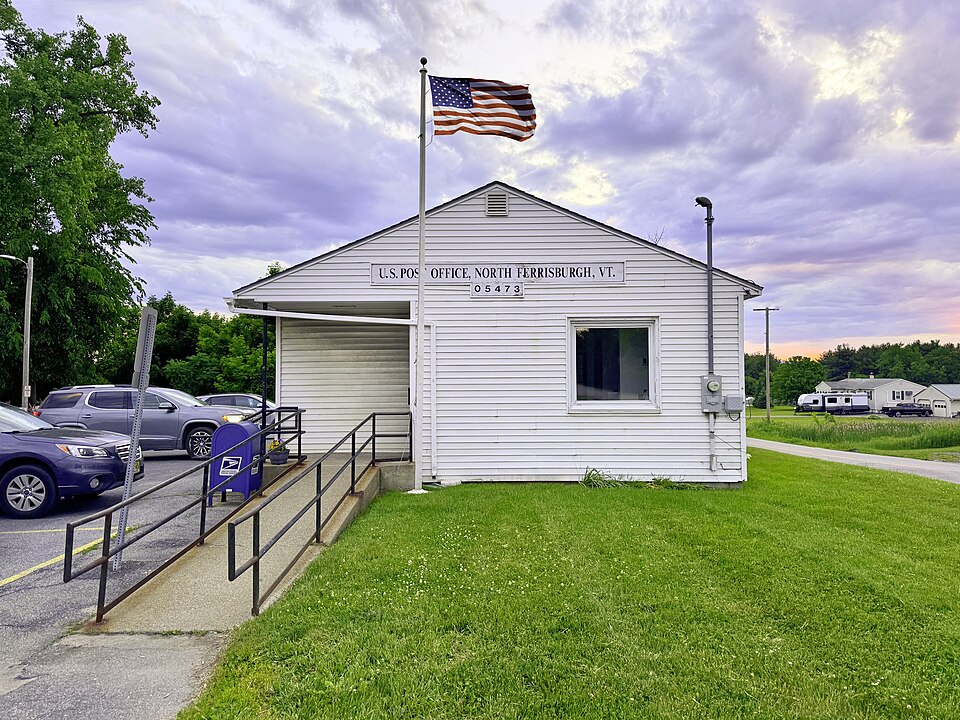 Take a Tour Through 20 of the Most Scenic Small Towns in Vermont’s ...