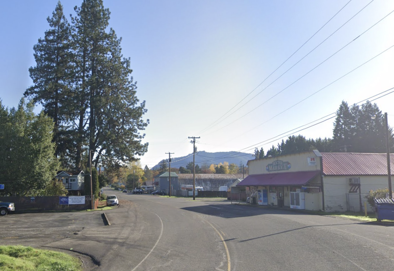 15 Scenic Small Towns in Oregon’s Cascades Where Chasing Waterfalls is ...