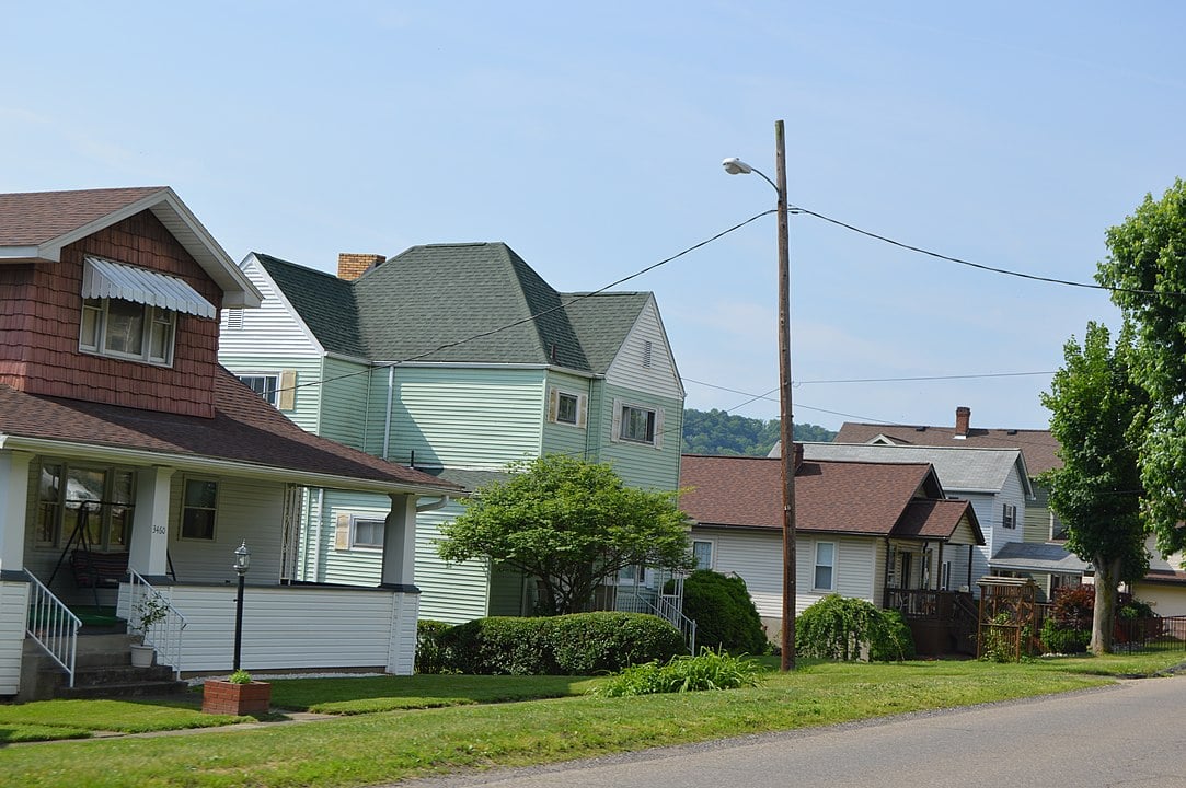 16 of the Most Scenic Towns in Eastern Ohio Where a River Runs Through ...