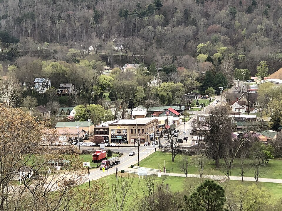 15 Small Towns that Bask in the Warmth of Natural Hot Springs and ...