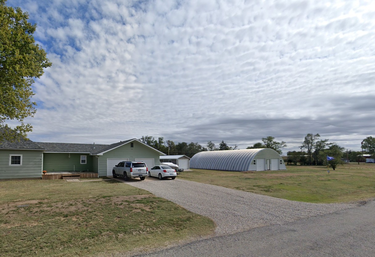 10 Secluded Neighborhoods Make Space Where the Edges Blur in Kansas ...