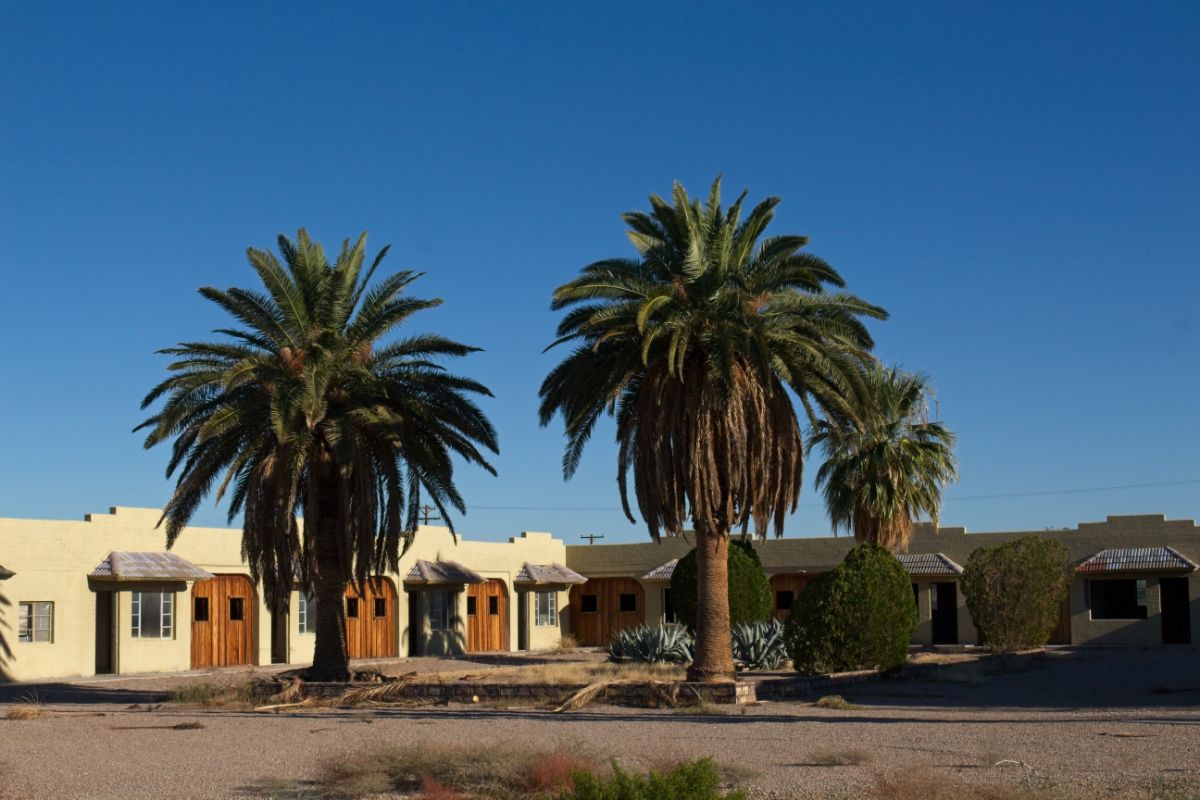 25 Secluded Towns Rooted Deep in the Rugged Desert Terrain of Southwest ...