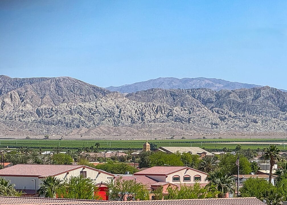 25 Secluded Towns Deep in the Desert Region of Southeast California ...
