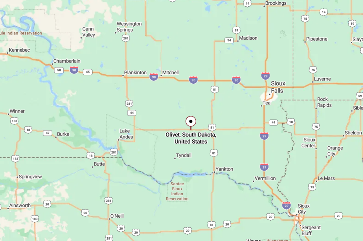Tour 25 Secluded Towns Where Country Roads Fade Into the River Bluffs ...